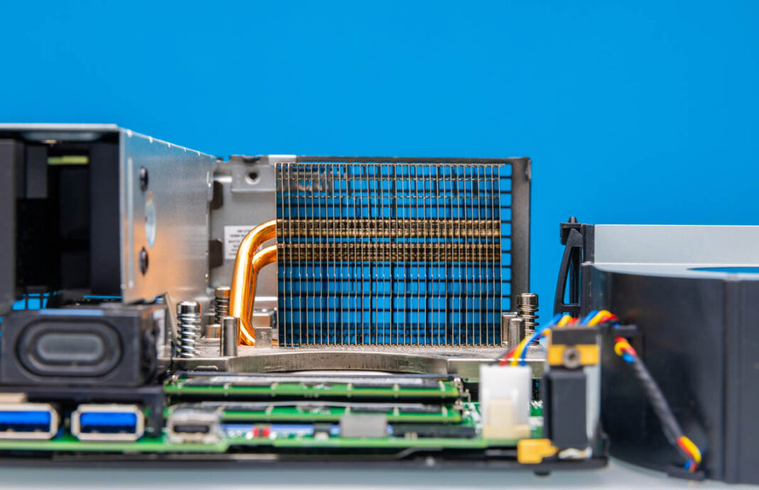 Dell Precision 3280 Compact Review A Neat Compact Workstation - Page 2 ...