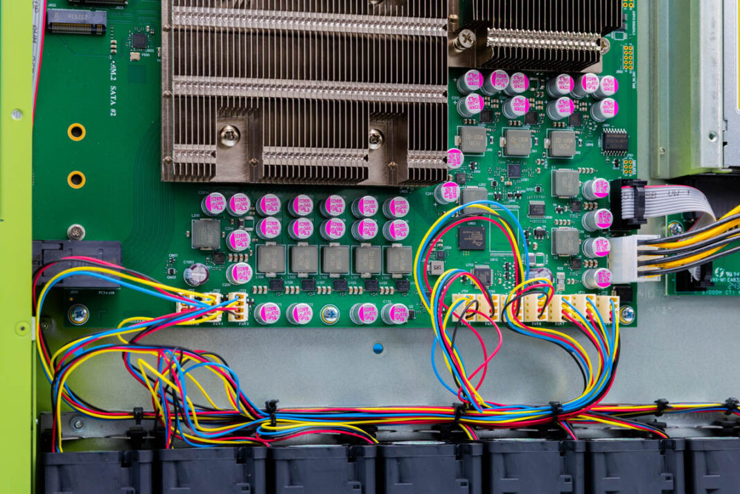 MikroTik RDS2216-2XG-4S+4XS-2XQ Review A Better SwitchNASServer with a ...