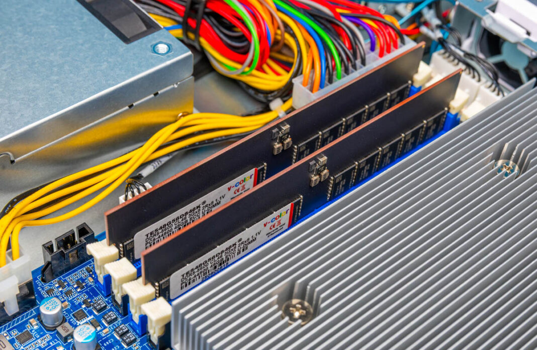 V-Color 96GB DDR5-5600 48GB x2 ECC UDIMM Kit Quick Look - ServeTheHome