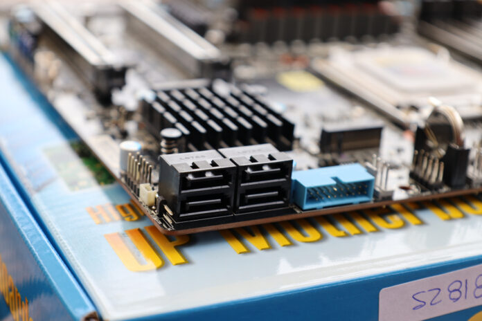 Supermicro H13SAE-MF AMD EPYC 4000 Motherboard Review - ServeTheHome