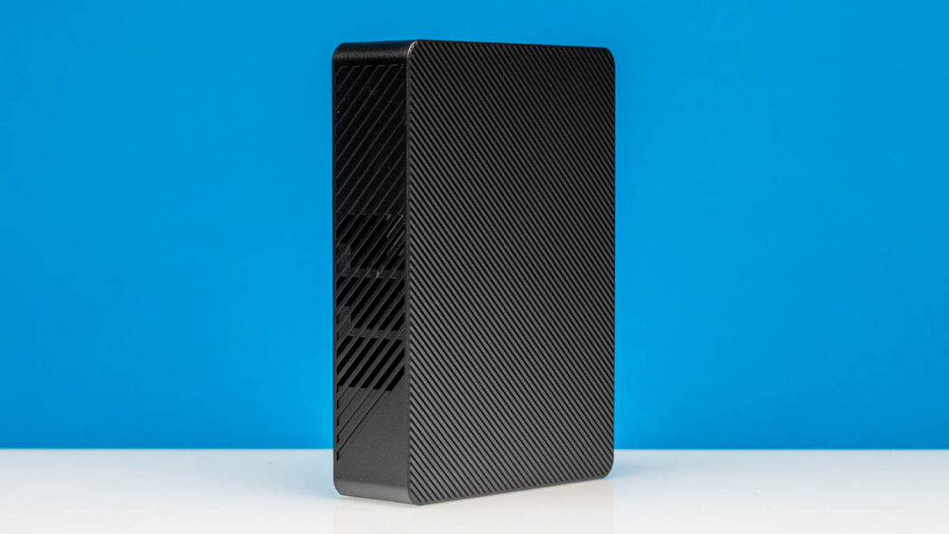 Seagate Expansion 28TB External Hard Drive and the HAMR HDD Within Mini ...