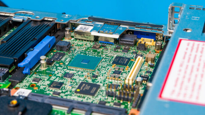 Dell PowerEdge R6715 Review A Spiffy 1U AMD EPYC Server - Page 3 of 4 ...