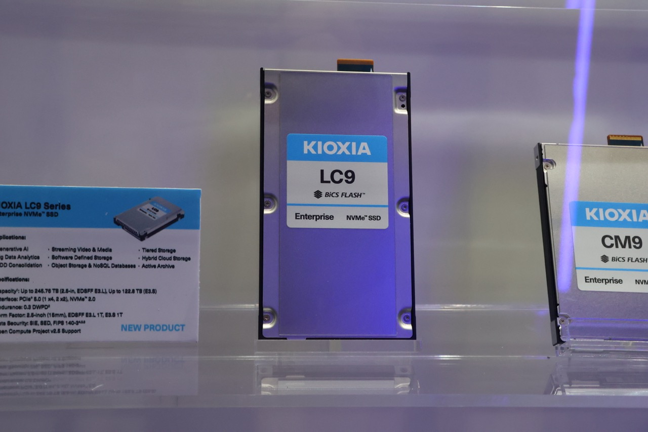 Kioxia LC9 245TB E3.L For Over 7PB In 2U Large - ServeTheHome