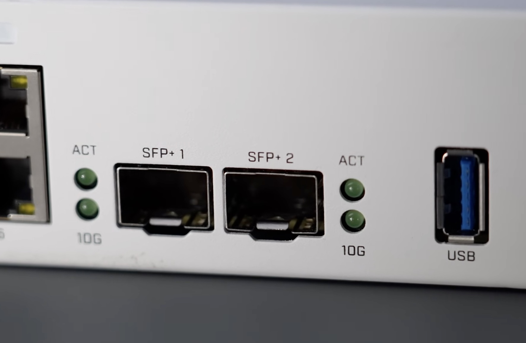 MikroTik CRS418 8P 8G 2S+RM Dual 10G SFP And USB - ServeTheHome