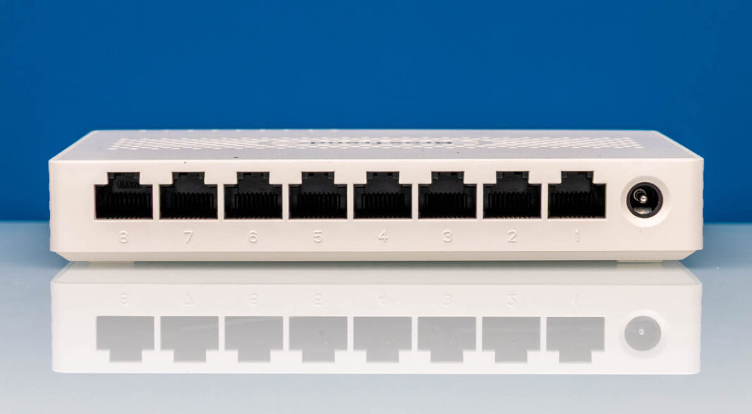 BrosTrend S3 8-port 2.5GbE Switch Review A MaxLinear Option - ServeTheHome