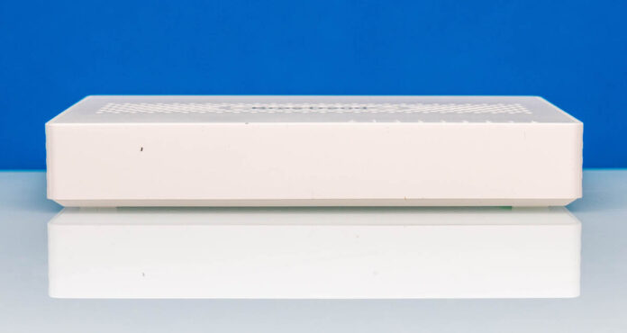 BrosTrend S3 8-port 2.5GbE Switch Review A MaxLinear Option - ServeTheHome