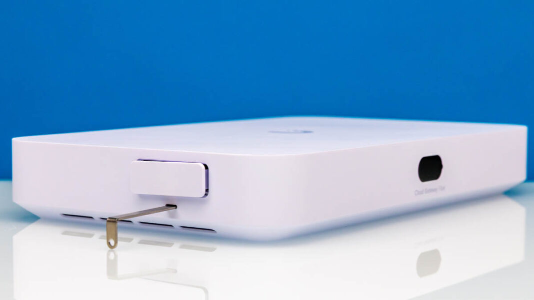 Ubiquiti UniFi Cloud Gateway Fiber UCG-Fiber Review - ServeTheHome